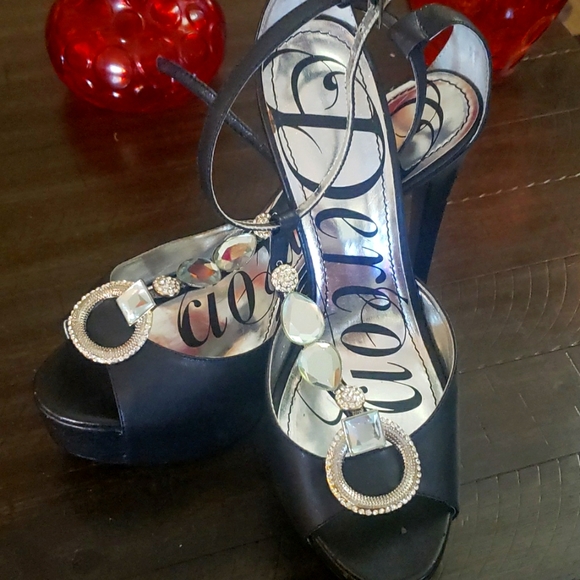 Dereon | Shoes | Black Heels House Dereon | Poshmark